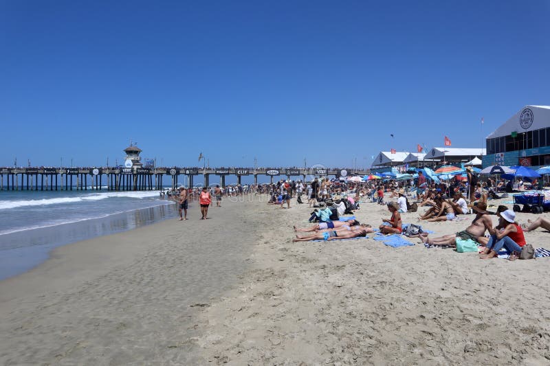 Us Open of Surfing 2018 editorial photography. Image of enjoying ...