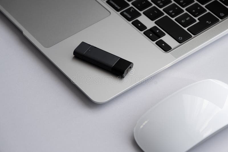 USB Flash-drive on the Laptop Stock Image - Image of flashdrive, flash ...