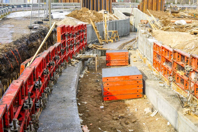 Use of Concrete Formwork in the Construction of a Pedestrian Tunnel ...