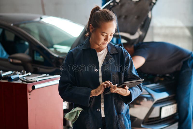 We Use the Latest Diagnostic Tools To Fix Problems. a Female Mechanic ...