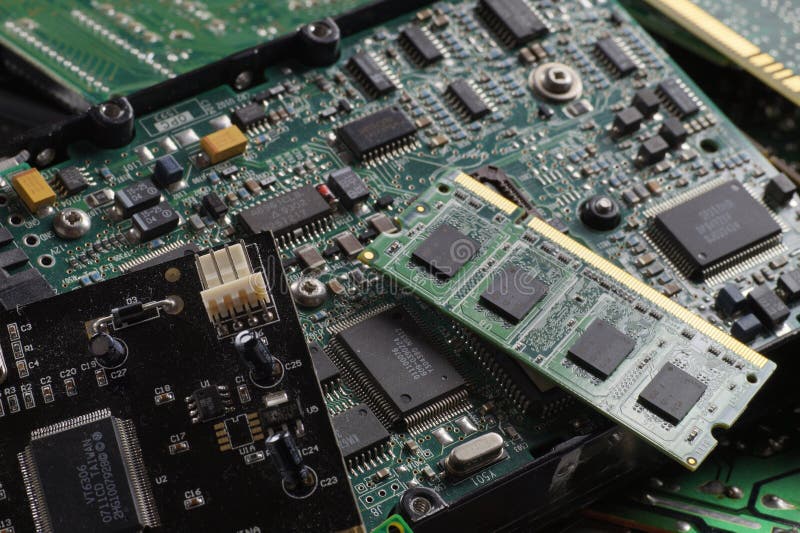 Used Consumer Electronics Components. RAM Memories, Hard Drives ...