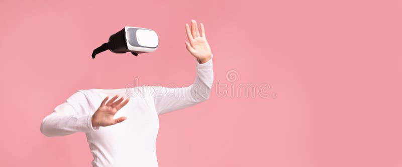 User Experiences Immersive Virtual Reality through Advanced Headset ...