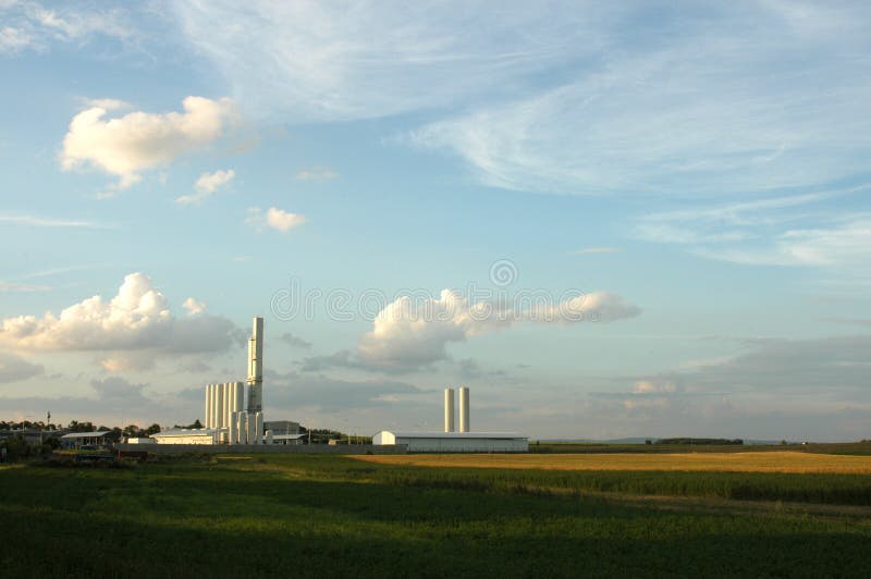 Usine à gaz image stock. Image of énergie, nuages, europe - 1489219