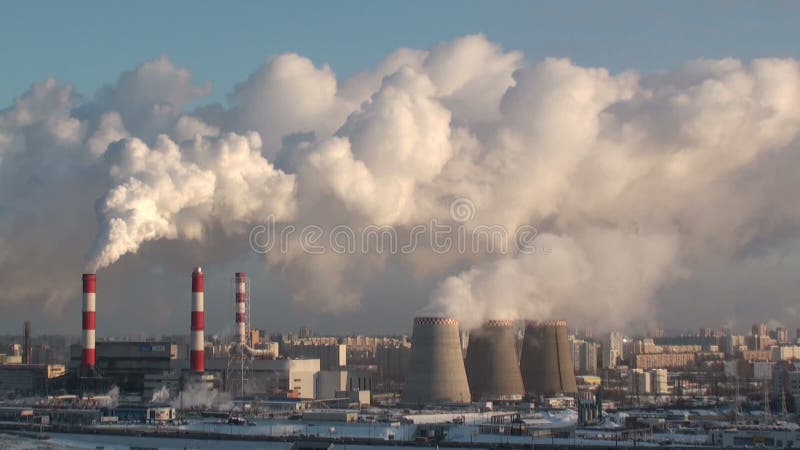 Usine polluante clips vidéos. Video of nuage, biologique - 39699065