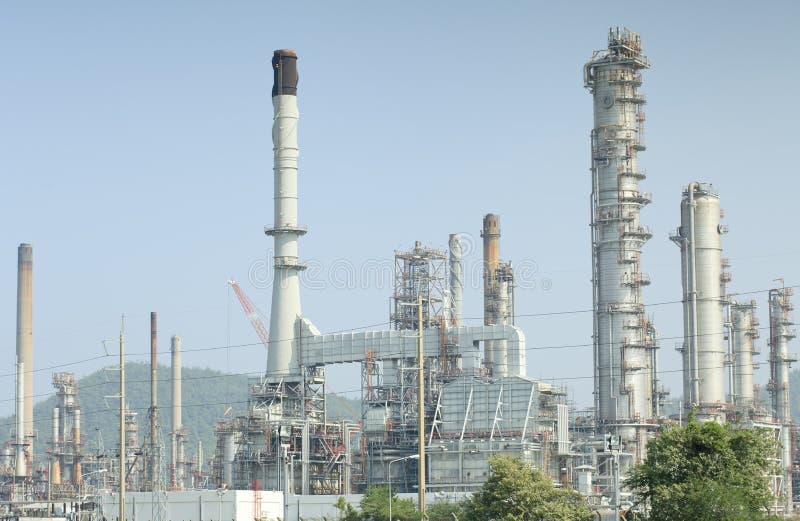Usine De Traitement De Gaz. Paysage Avec L'industrie Du Gaz Image stock ...