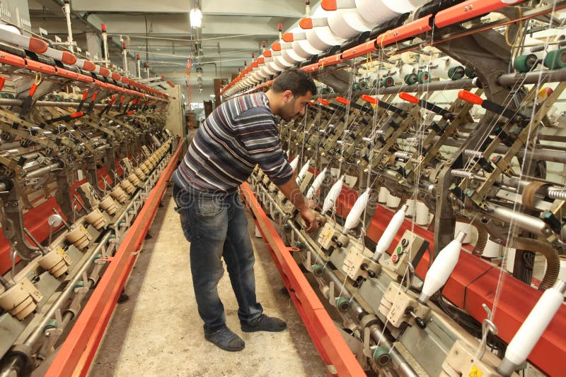 Ouvriers De Textile Dans Une Petite Usine Asiatique Photo éditorial ...