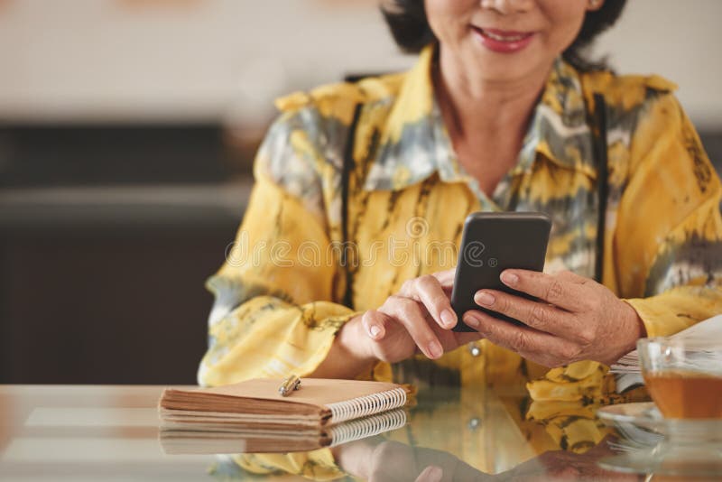 Using app stock photo. Image of lady, focus, female, mobile - 89119750