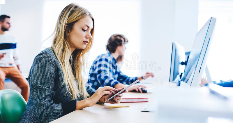 ,using Computer and Wireless Connection To Fast 4G Internet ...