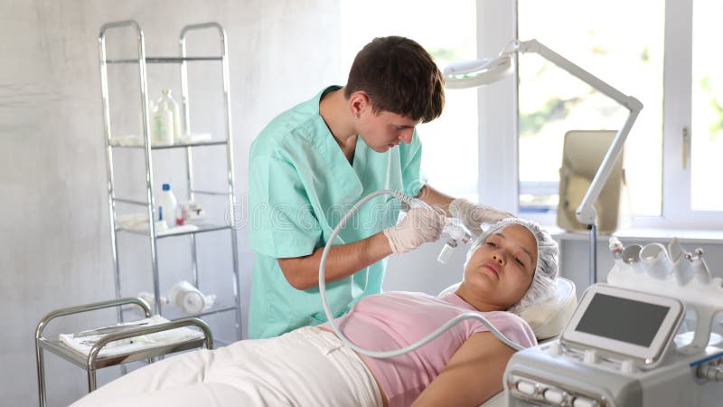 Young Cosmetic Doctor Confidently Utilizes Hydrogen Oxygen Cleaning ...