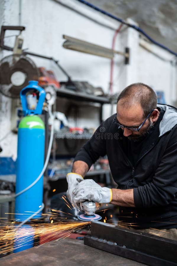 Using the Flexible Disc Grinder on a Metal Bar: when the Tool Touches ...