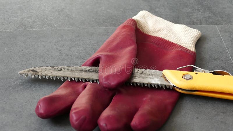 Using Gloves To Prevent Hand Injuries while Working in the Workshop-saw ...