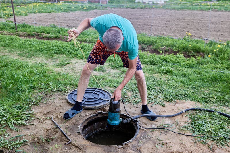 Using Submersible Wastewater Pump To Pump Sewage Out of Septic Tank ...