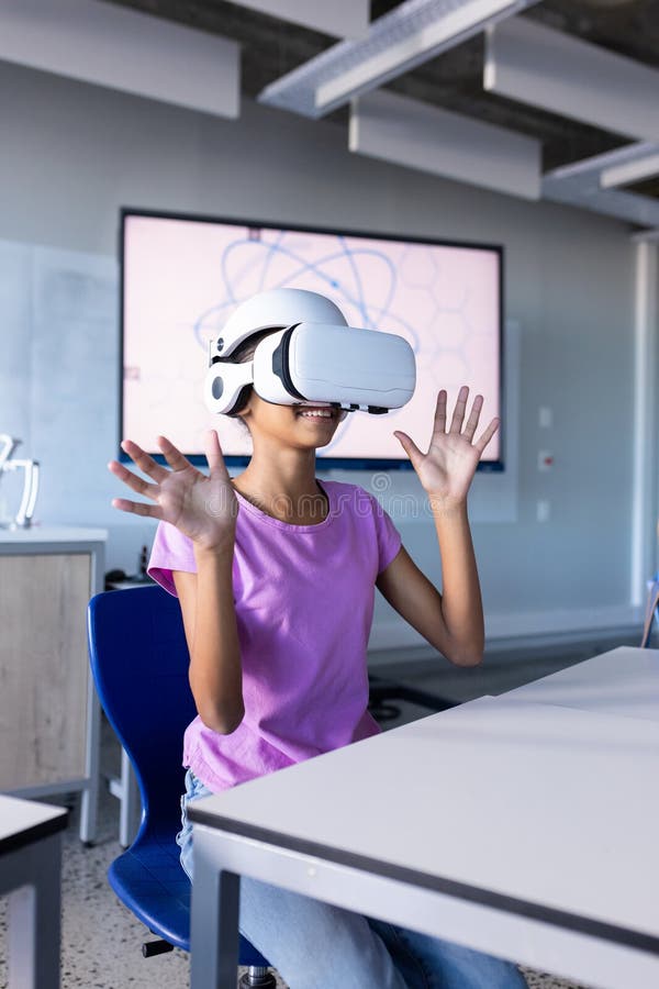 Using Vr Headset Student School Classroom Experiencing Virtual Reality Stock Photos - Free ...