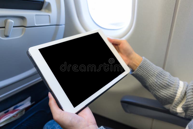 Passager Plat Dans L'avion Utilisant La Tablette Photo stock - Image du ...