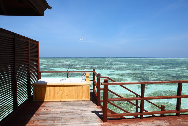 Utomhus- Badkar I Maldiverna Fotografering för Bildbyråer - Bild av ...