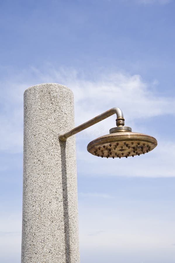 Utomhus- dusch fotografering för bildbyråer. Bild av bubbla - 20365587