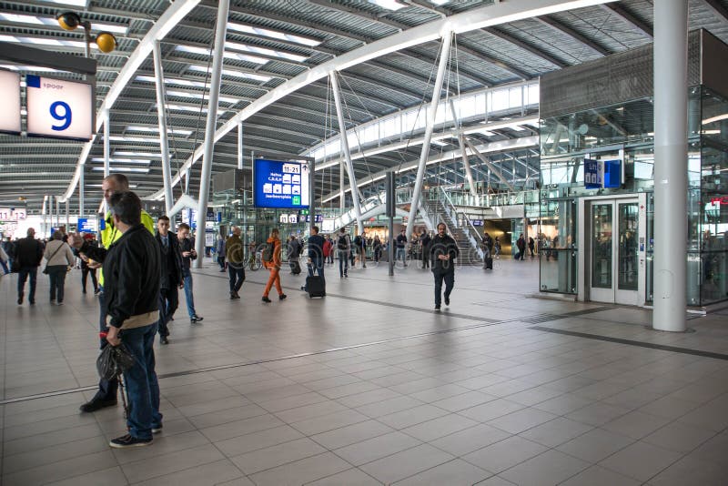 Passengers Inside Large Modern Railway Terminal Concourse Editorial ...