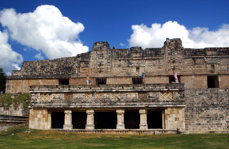 Uxmal, Mexiko stockfoto. Bild von zentral, kunst, eingeboren - 7084732