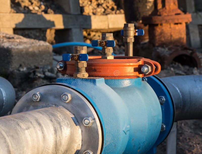Tubo y válvula de gas foto de archivo. Imagen de equipo - 13583196