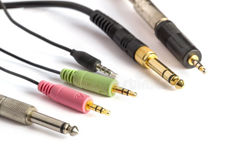 Vários Conectores De áudio Em Fundo Branco E Em Perspectiva Foto de ...