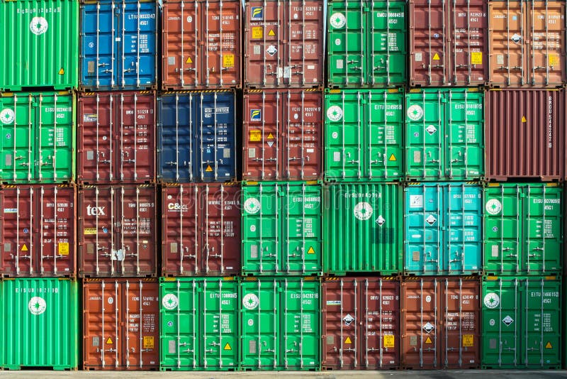 Vários Tipos E Cores Dos Contentores Fotografia Editorial - Imagem de ...