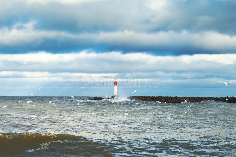 Fyr i storm arkivfoto. Bild av himmel, balsam, oklarhet - 47962116