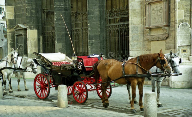 Véhicule hippomobile image stock. Image du ville, entraîneur - 625843