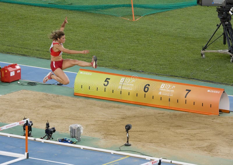 Vérspringen, vrouwen redactionele afbeelding. Image of barcelona - 15443165