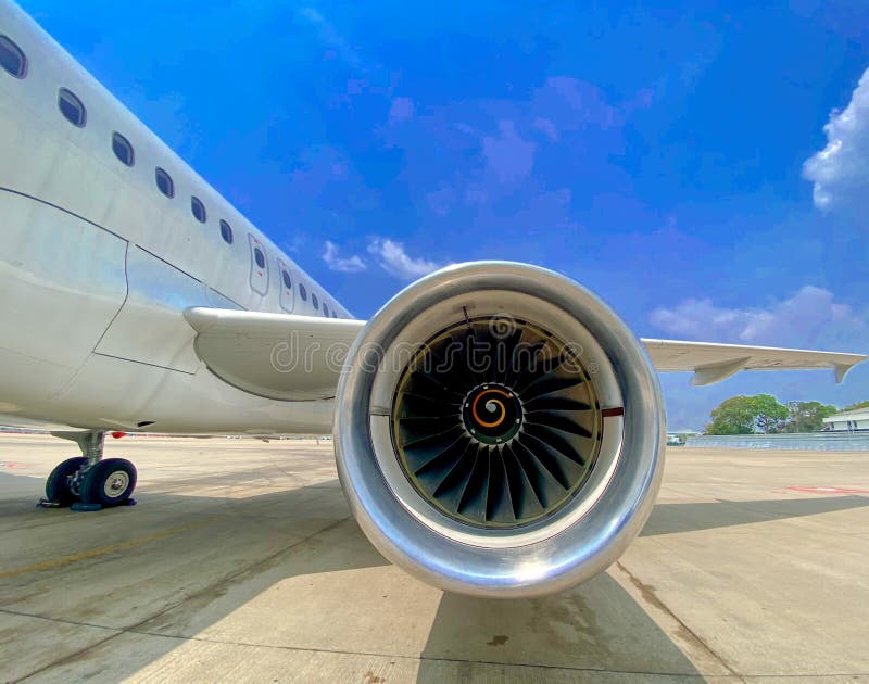 IAE V2500 Engine on Airbus A320 Stock Photo - Image of airbus, detailed ...