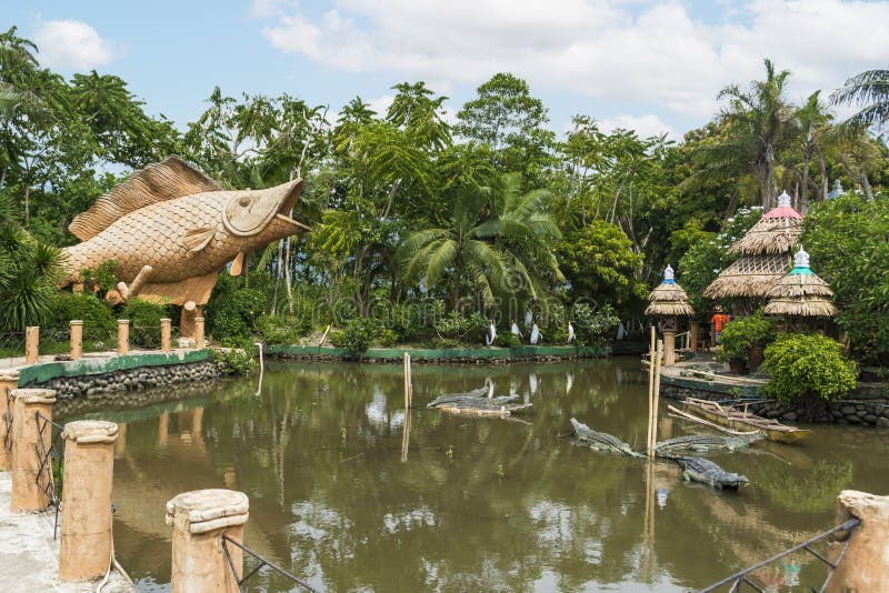 V - Isdaan Floating Restaurant, a Popular Dining Destination Editorial ...