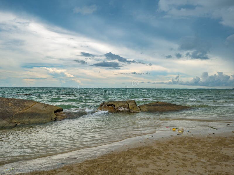 Vacances Sur La Plage Avec La Beaux Mer Et Ciel De Sable Photo stock ...
