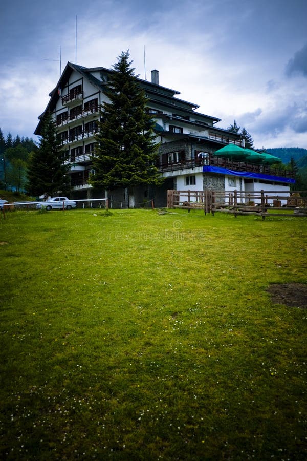 Vacation lodge and meadow stock image. Image of getaway - 2517295