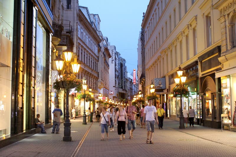Vaci Utca street editorial stock image. Image of utca - 26352749