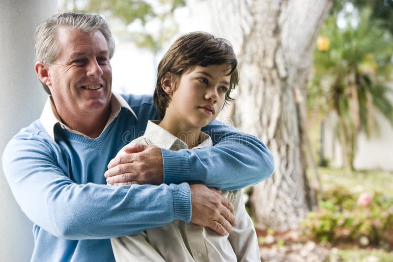 Vader en zoon stock afbeelding. Image of buiten, sluit - 10649579