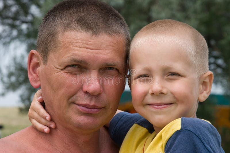 Vader en zoon stock foto. Image of jongen, openlucht - 10783406