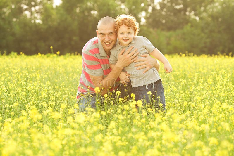 Vader en zoon stock foto. Image of vader, bedrijf, gebied - 27896148