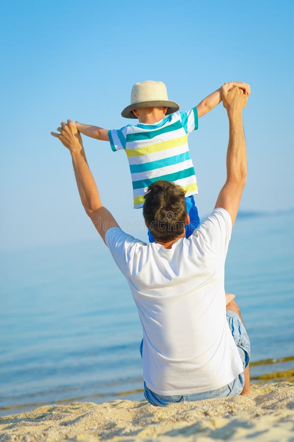 Vader en zoon stock afbeelding. Image of kind, gelukkig - 57064811