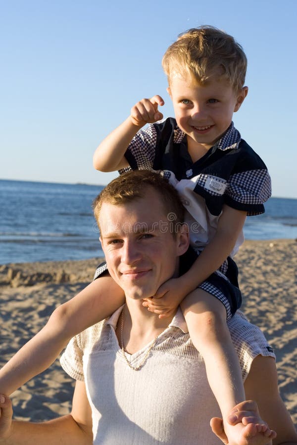 Vader en zoon stock foto. Image of vreugde, gynaecologische - 6012378