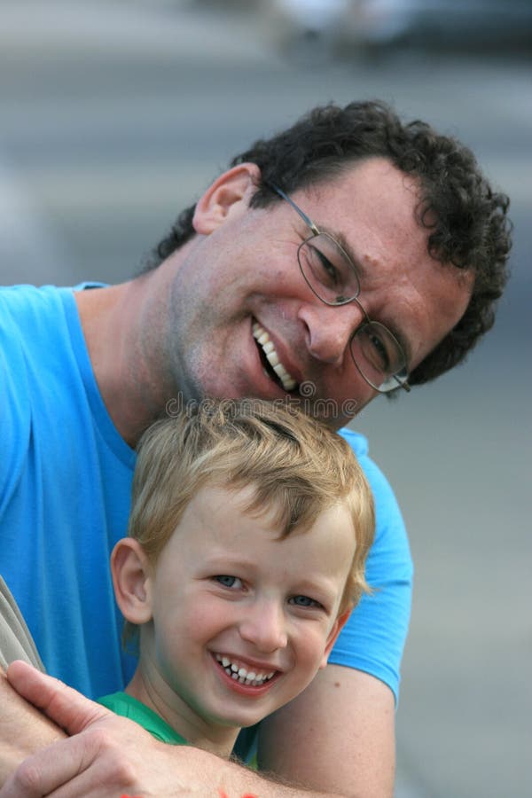 Vader en zoon stock afbeelding. Image of geluk, jongen - 6202243