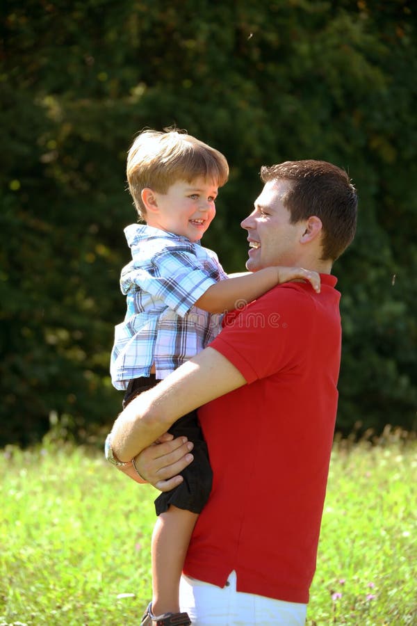 Vader en zoon stock afbeelding. Image of ouderschap, voor - 6763105