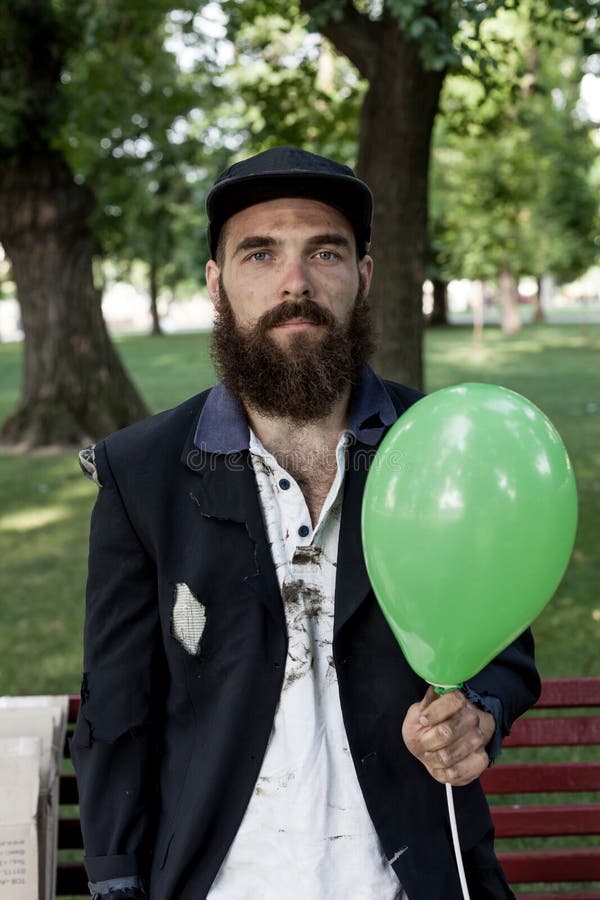 Vagabundo No Canteiro De Flores Foto de Stock - Imagem de parque, neddy ...