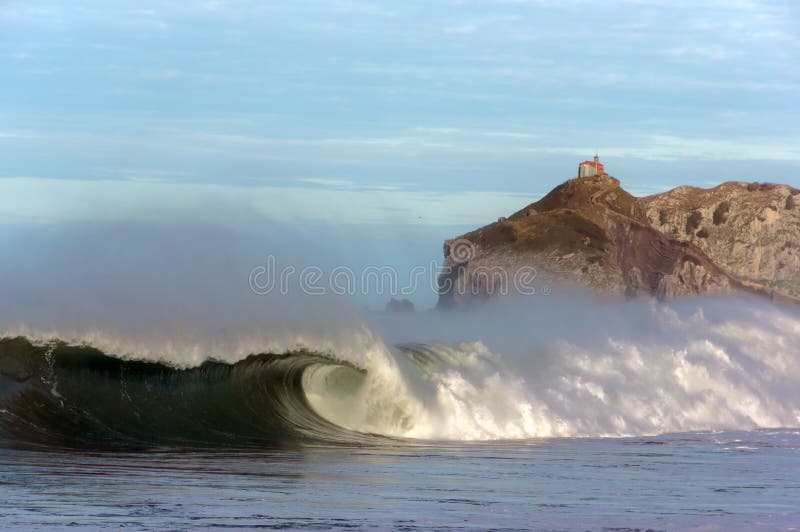 Énorme Vague Dans Le Portugal Nazare. Lieu Unique Avec Les Plus Grosses ...