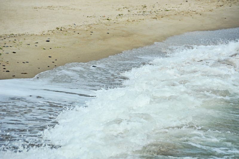 Vague de ressac de mer photo stock. Image du apport, mousse - 31053396