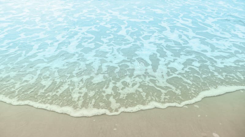 Vague sur la plage photo stock. Image du calme, littoral - 46092920