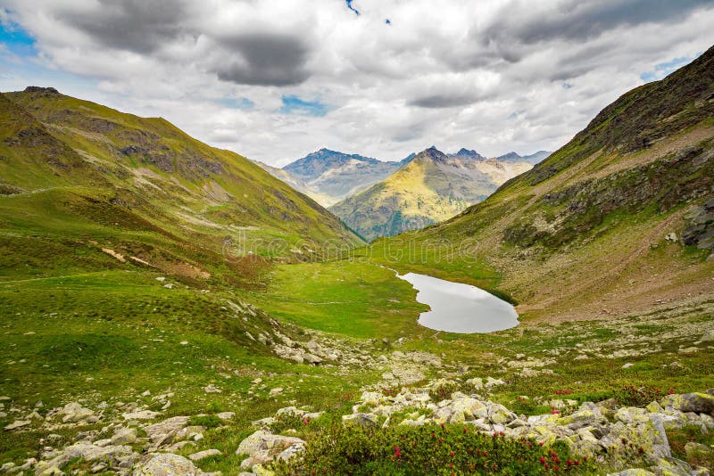 Val Pedruna De La Valteline Grosina Val Il Lac Photo stock - Image du ...