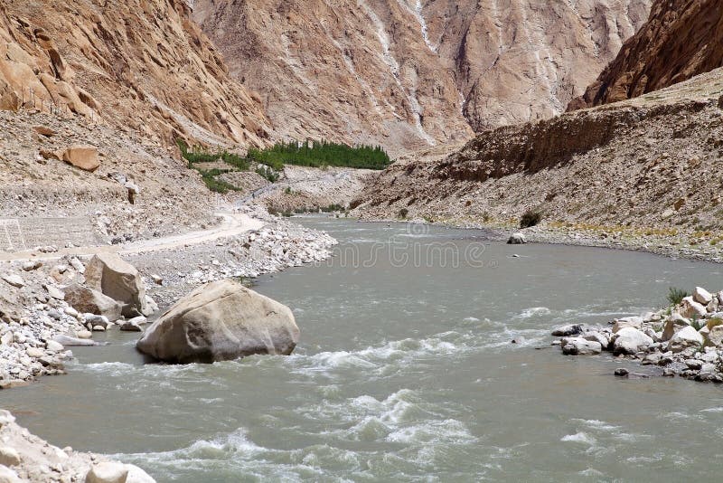 Vale Do Rio Indus Em Ladakh, Índia Foto de Stock - Imagem de indus ...