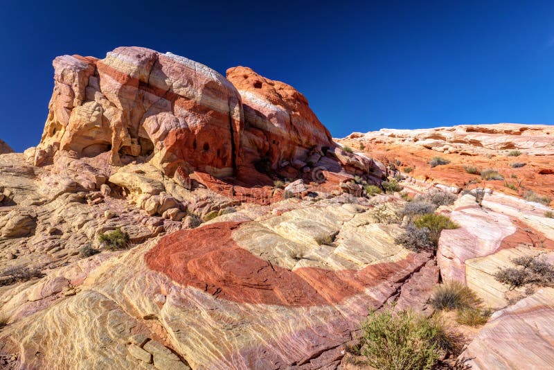 Vale das cores imagem de stock. Imagem de mosteiro, cores - 84407569