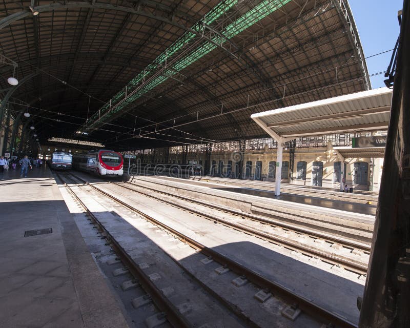 Valencia Train Station imagem editorial. Imagem de passageiro - 55024785