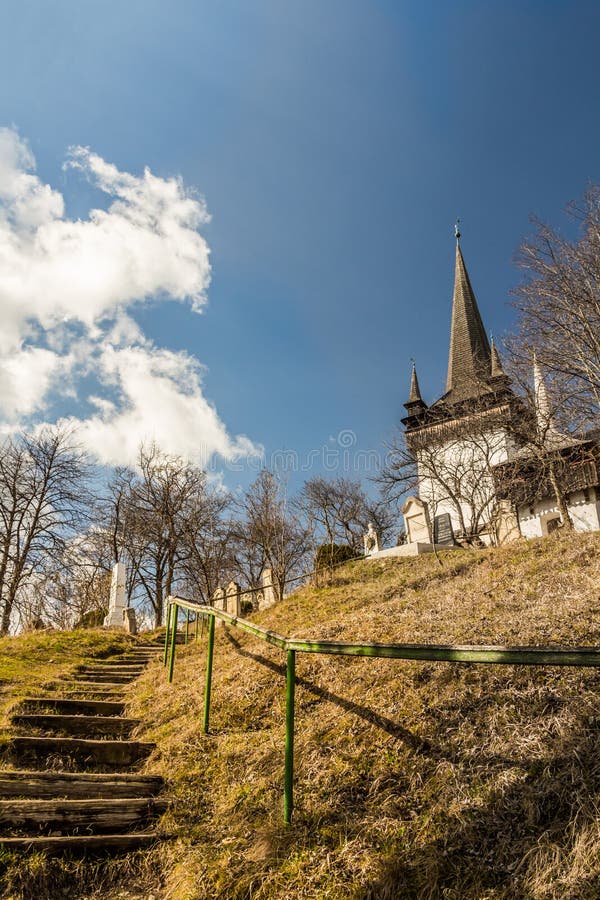 Valeni reformou a igreja foto de stock. Imagem de sepultura - 38683160