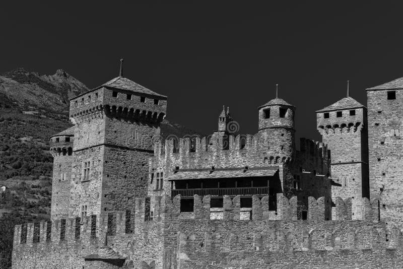 Valle Daosta. El Castillo Medieval De Fenis Imagen de archivo - Imagen ...
